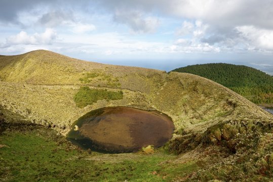 Vulkanseen Bilder – Durchsuchen 143 Archivfotos, Vektorgrafiken und ...