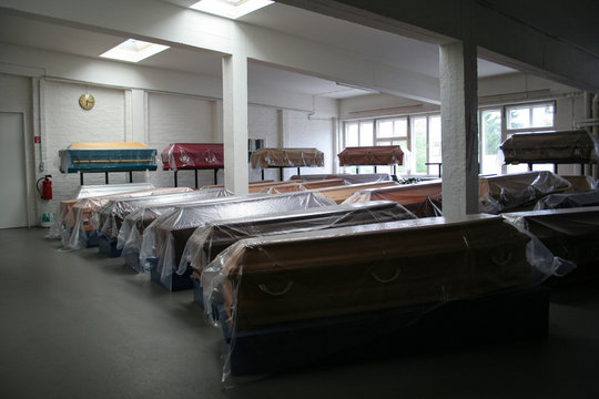 Inside Coffin Bilder – Durchsuchen 3,385 Archivfotos, Vektorgrafiken ...