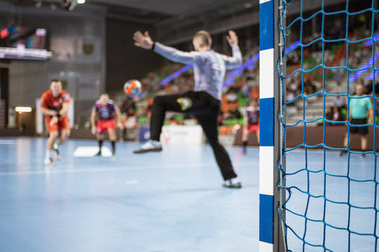 Handballfeld Bilder – Durchsuchen 24,775 Archivfotos, Vektorgrafiken ...