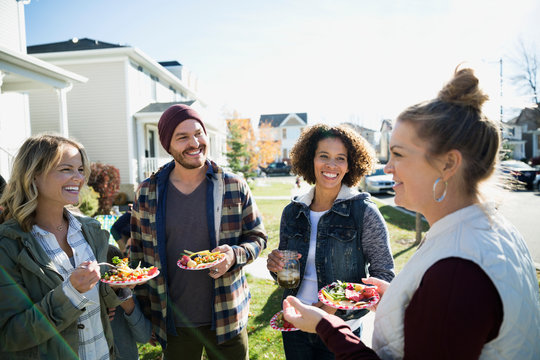 Potluck Bilder – Durchsuchen 2,139 Archivfotos, Vektorgrafiken und ...