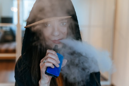 Esmoke bilder – Bläddra bland 1,051 stockfoton, vektorer och videor ...