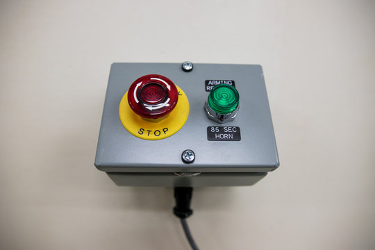 รูปภาพEmergency-Stop – เลือกดูภาพถ่ายสต็อก เวกเตอร์ และวิดีโอ176 ...