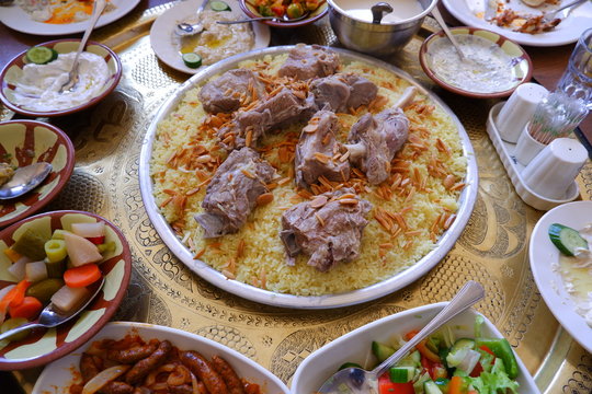 รูปภาพMansaf – เลือกดูภาพถ่ายสต็อก เวกเตอร์ และวิดีโอ266 | Adobe Stock