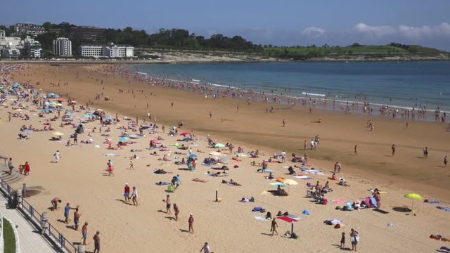 รูปภาพBeachgoers – เลือกดูภาพถ่ายสต็อก เวกเตอร์ และวิดีโอ2,689 | Adobe ...