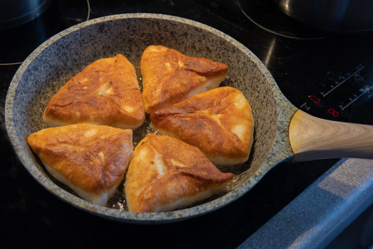 「Belyash」の画像 - 1,115 件の Stock 写真、ベクターおよびビデオ | Adobe Stock