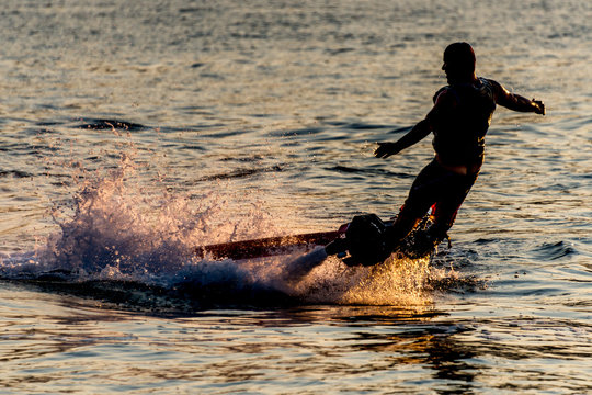 Flyboarding Bilder – Durchsuchen 1,126 Archivfotos, Vektorgrafiken und ...