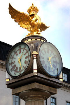 Klocka-Bilder: Stock-Fotos & -Videos. | Adobe Stock