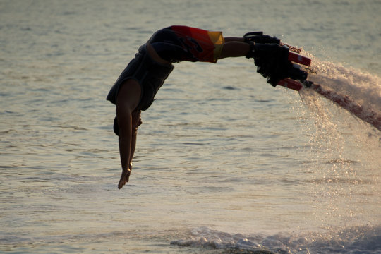 Flyboarding Bilder – Durchsuchen 1,126 Archivfotos, Vektorgrafiken und ...