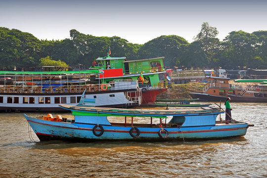 Irrawaddy Bilder – Durchsuchen 2,455 Archivfotos, Vektorgrafiken und ...