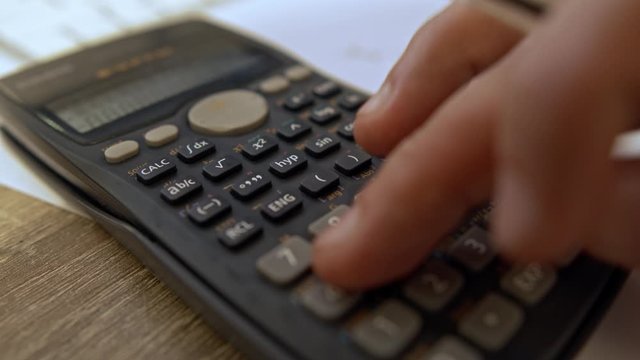 "Using Calculator" Imagens – Procure 182 fotos, vetores e vídeos ...