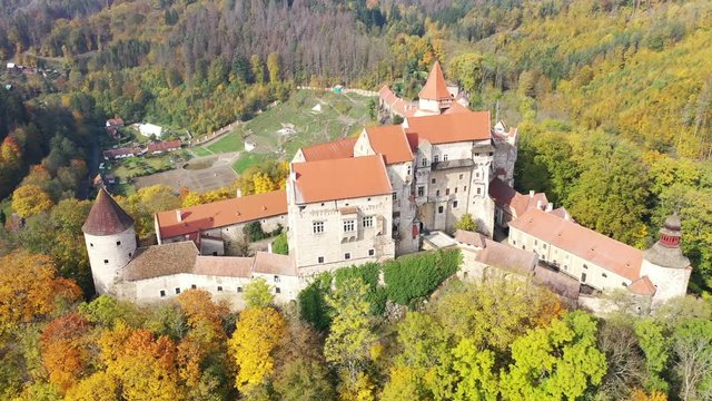 Pernstein Bilder – Durchsuchen 100 Archivfotos, Vektorgrafiken und ...