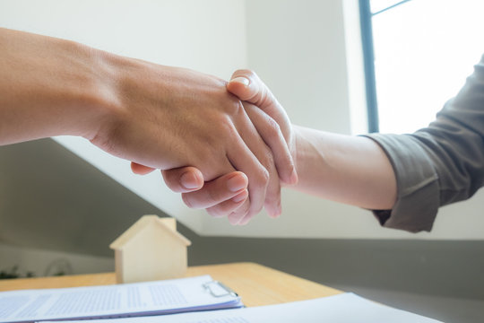 "Shack Hand"-Bilder: Stock-Fotos & -Videos. | Adobe Stock