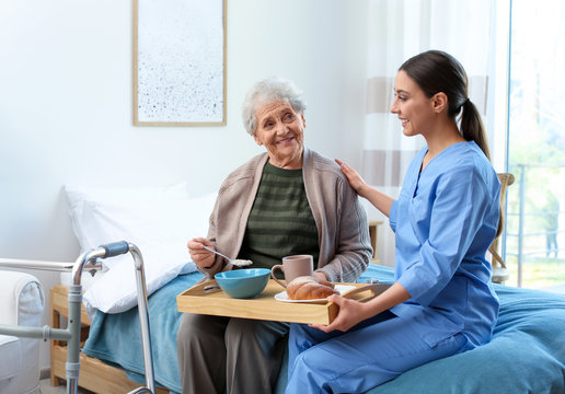 Care-Arbeit Bilder – Durchsuchen 5,260 Archivfotos, Vektorgrafiken und ...