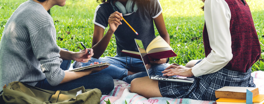 "International Students" 影像 – 瀏覽 12,208 個素材庫相片、向量圖和影片 | Adobe Stock