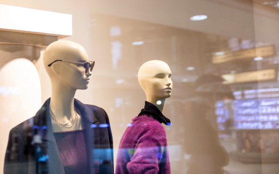 Showwindow Bilder – Durchsuchen 707 Archivfotos, Vektorgrafiken und Videos | Adobe Stock