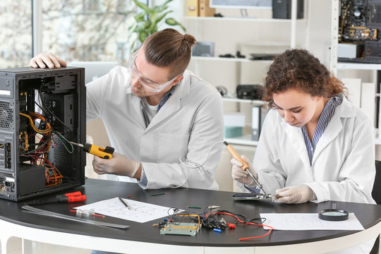 "Electronics Technician" Images – Browse 1,915 Stock Photos, Vectors ...