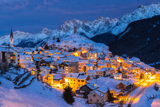 Ardez 이미지 – 찾아보기 490 스톡 사진, 벡터 및 비디오 | Adobe Stock