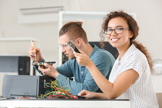 "Electronics Technician" Images – Browse 1,710 Stock Photos, Vectors ...