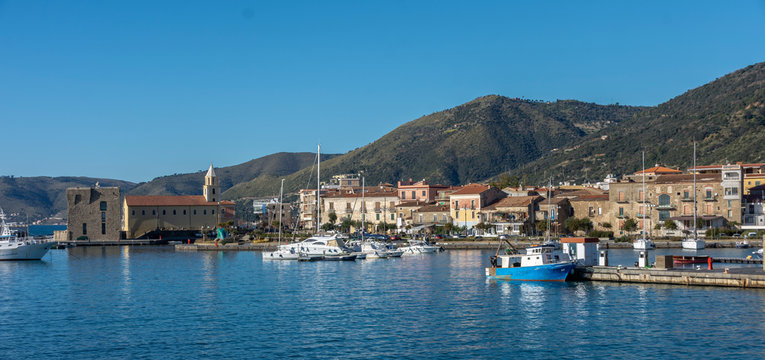 รูปภาพAcciaroli – เลือกดูภาพถ่ายสต็อก เวกเตอร์ และวิดีโอ399 | Adobe Stock