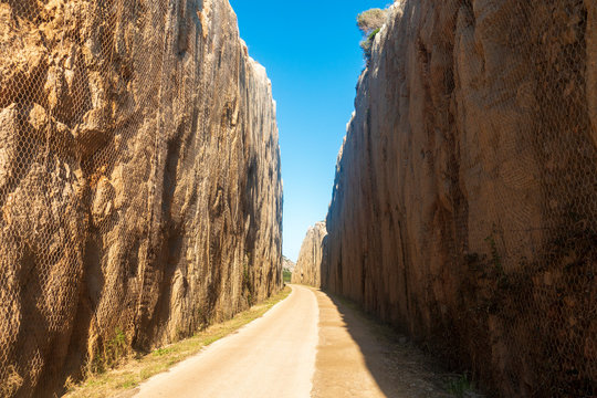 รูปภาพClif – เลือกดูภาพถ่ายสต็อก เวกเตอร์ และวิดีโอ165,781 | Adobe Stock