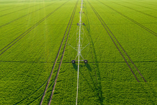 Center-Pivot Images – Browse 46 Stock Photos, Vectors, and Video ...