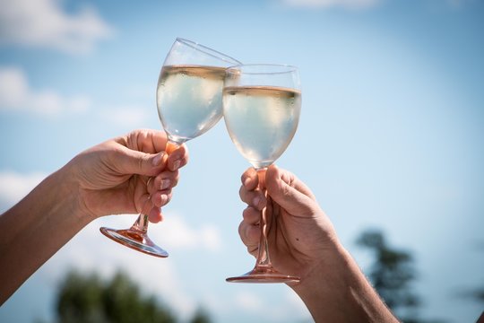 「Trinquer」の写真素材 | 3,468件の無料イラスト画像 | Adobe Stock