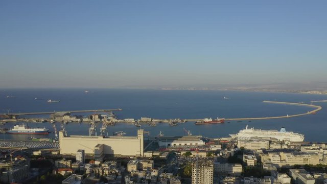 "Haifa Port" 影像 – 瀏覽 165 個素材庫相片、向量圖和影片 | Adobe Stock