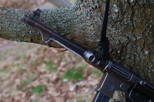 รูปภาพMp-40 – เลือกดูภาพถ่ายสต็อก เวกเตอร์ และวิดีโอ115 | Adobe Stock