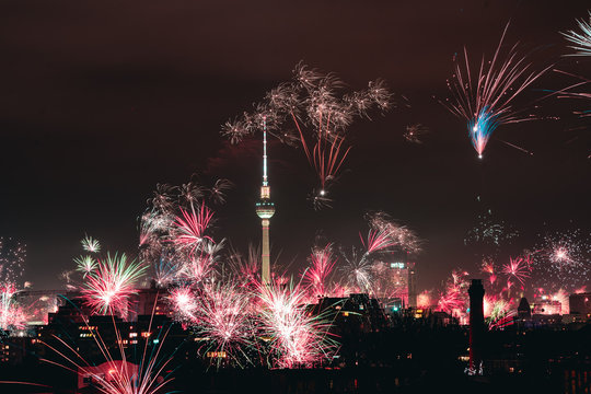 Pyrotechnik bilder – Bläddra bland 9,742 stockfoton, vektorer och ...