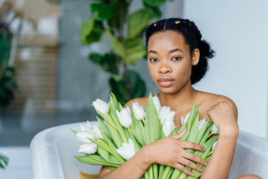 รูปภาพToplessness – เลือกดูภาพถ่ายสต็อก เวกเตอร์ และวิดีโอ16,325 ...