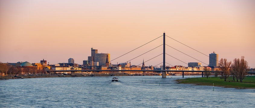 รูปภาพBuden – เลือกดูภาพถ่ายสต็อก เวกเตอร์ และวิดีโอ1,478 | Adobe Stock