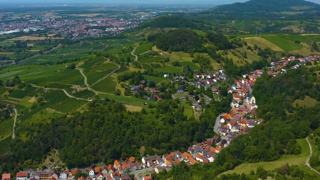 Starkenburg 影像 – 瀏覽 307 個素材庫相片、向量圖和影片 | Adobe Stock