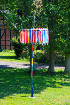 「Maypole」の写真素材 | 10,954件の無料イラスト画像 | Adobe Stock