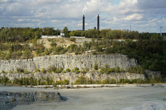 รูปภาพKalksteinbruch – เลือกดูภาพถ่ายสต็อก เวกเตอร์ และวิดีโอ253 ...