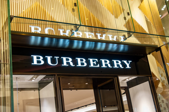 Burberry Bilder – Durchsuchen 880 Archivfotos, Vektorgrafiken und ...