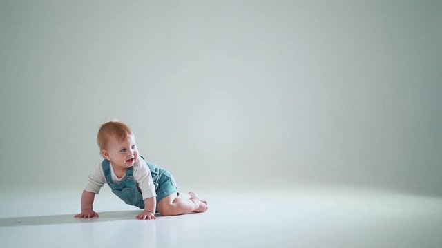 "Child Walking" Bilder – Durchsuchen 366 Archivfotos, Vektorgrafiken ...