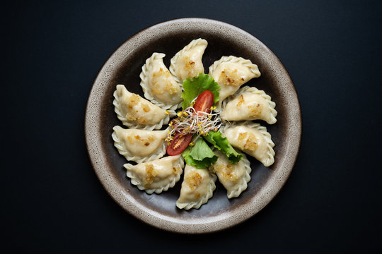 「Pyrogy」の画像 - 25,077 件の Stock 写真、ベクターおよびビデオ | Adobe Stock