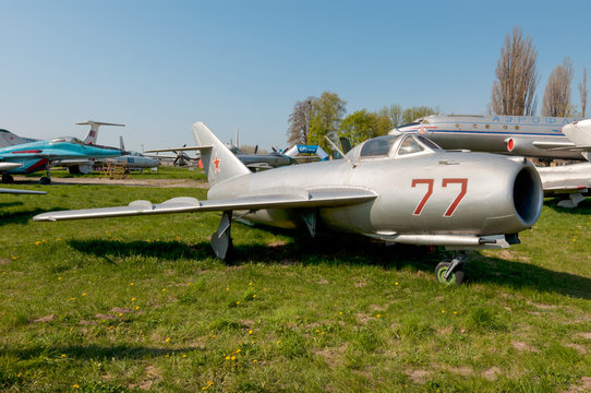 รูปภาพMig-17 – เลือกดูภาพถ่ายสต็อก เวกเตอร์ และวิดีโอ97 | Adobe Stock