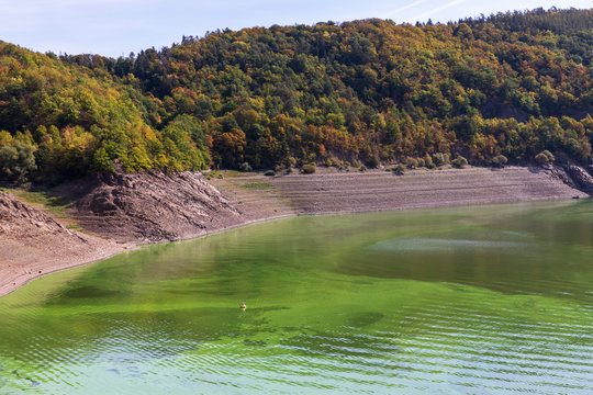 Wasserpegel bilder – Bläddra bland 631 stockfoton, vektorer och videor ...