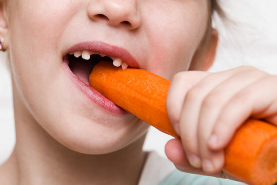 "Biting Images – Browse 1,041,375 Stock Photos, Vectors, and Video ...