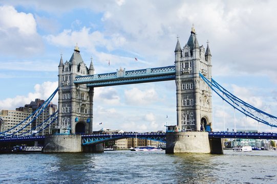 Schwingbrücke Bilder – Durchsuchen 4,959 Archivfotos, Vektorgrafiken ...