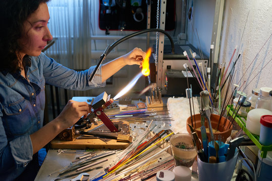 Lampworking Bilder – Durchsuchen 1,441 Archivfotos, Vektorgrafiken und ...