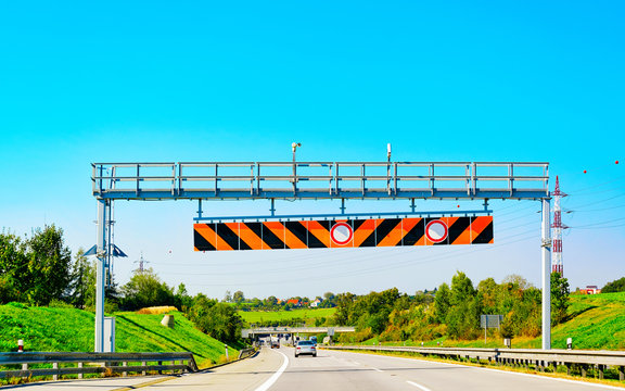 Afbeeldingen over "Height Limit" – Blader in stockfoto's, vectoren en ...