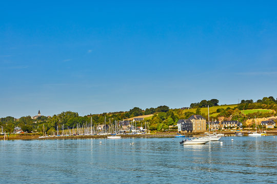 Plouër - Images et vidéos libres de droits | Adobe Stock