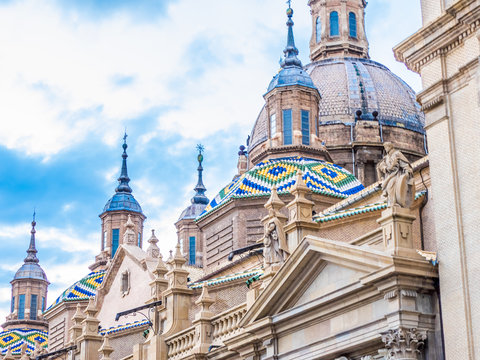 Kirchenfassade Bilder – Durchsuchen 669,389 Archivfotos, Vektorgrafiken ...