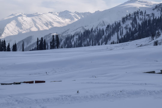 Gulmarg Images – Browse 2,028 Stock Photos, Vectors, and Video | Adobe ...