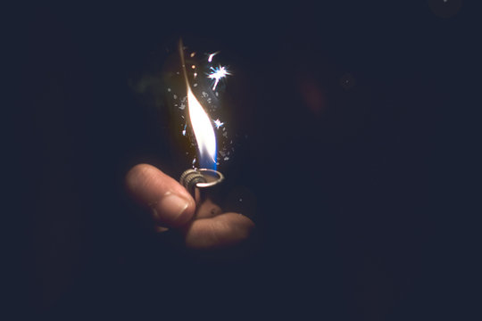 Lightern Bilder – Durchsuchen 141,728 Archivfotos, Vektorgrafiken und ...