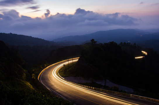 Curve Silhouette Bilder – Durchsuchen 272,486 Archivfotos ...