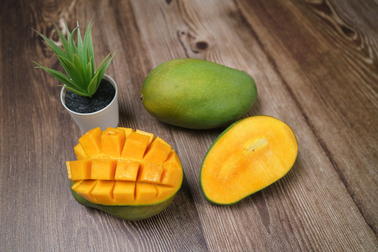 Mangga Imagens – Procure 424 fotos, vetores e vídeos | Adobe Stock