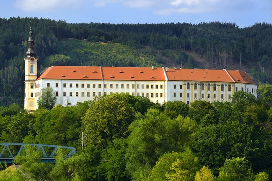รูปภาพTetschen-Bodenbach – เลือกดูภาพถ่ายสต็อก เวกเตอร์ และวิดีโอ95 ...